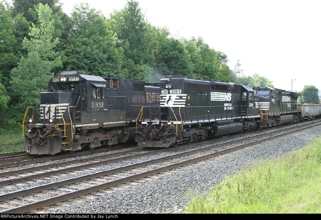 Norfolk Southern 8832 D9-40C GE 1995 and 3384 SD40-2 EMD 1978