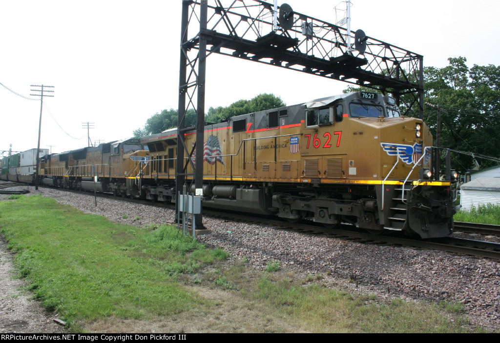 UP 7627 Stack Train