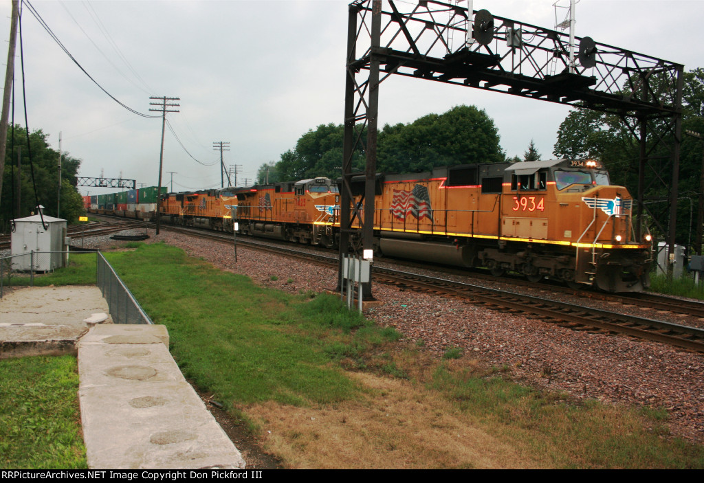 UP 3934 Stack Train