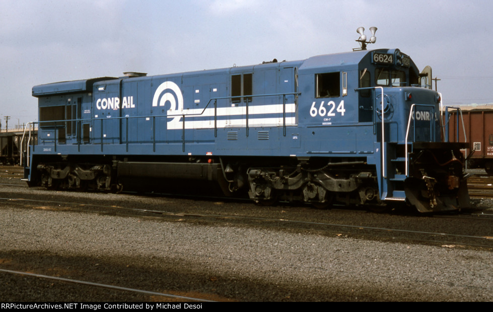 CR C36-7 #6624 soaks in some late summer sun at Greenwich Yard