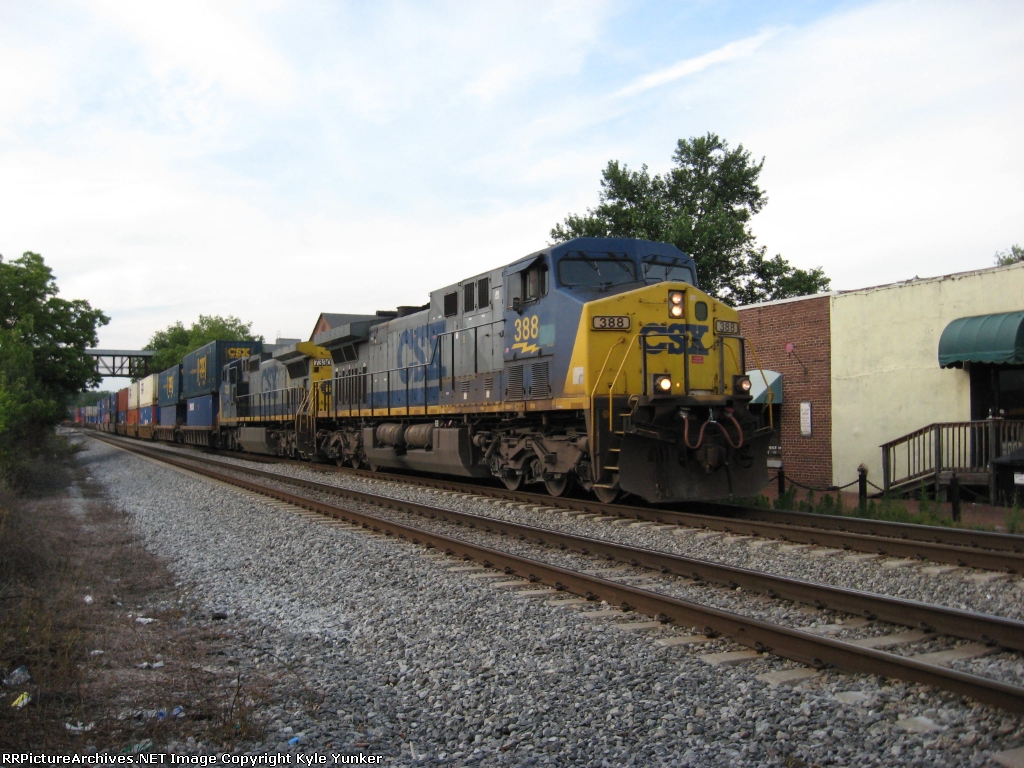 SB intermodal train Q127