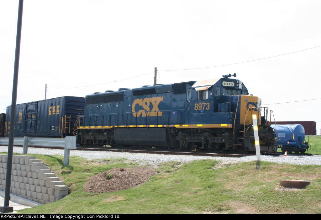 CSX 8973 - SD40-2