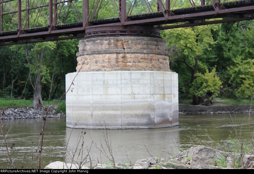 DM&E Redstone Bridge