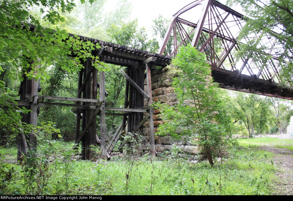 DM&E Redstone Bridge