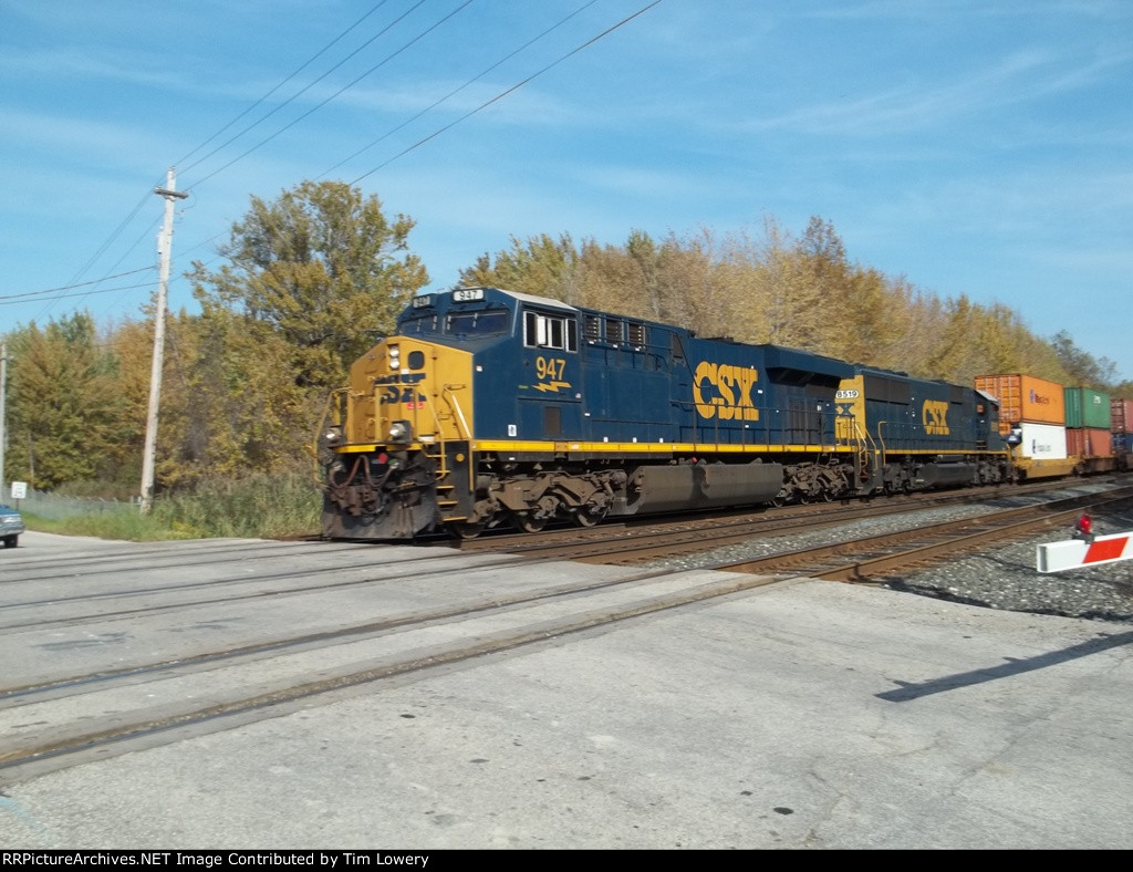 CSX ES44AC 947