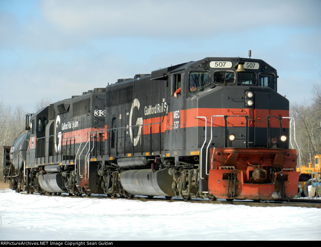 MEC EMD GP40-2LW 507 with B&M EMD GP40 333