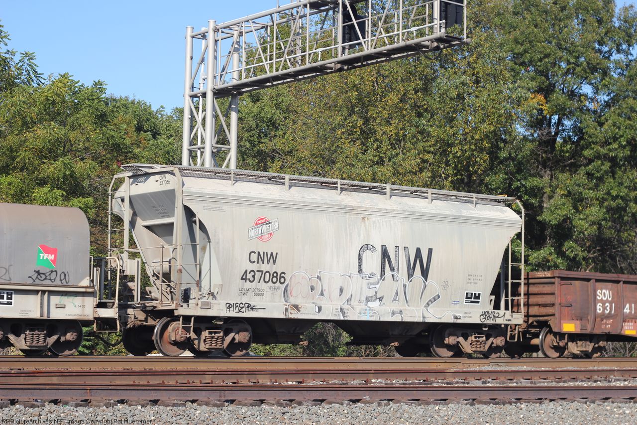 CNW 437086