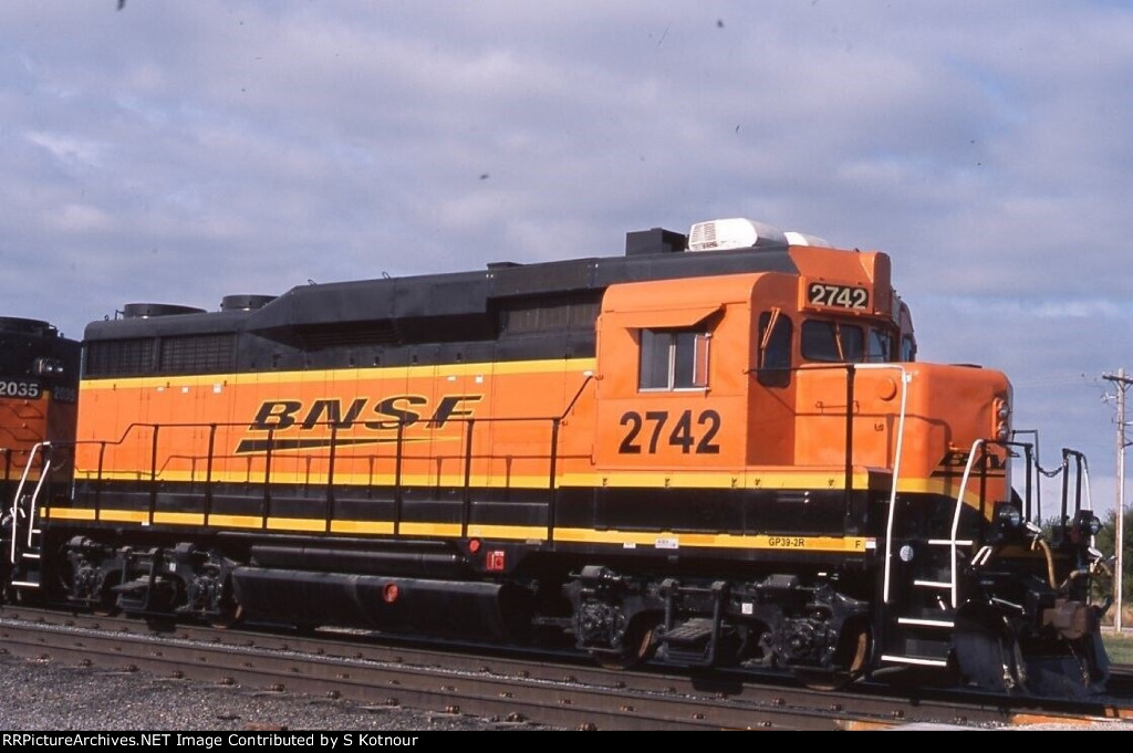 BNSF GP30 Mpls MN Northtown yard - Ex CB&Q GP30 Summer 2023