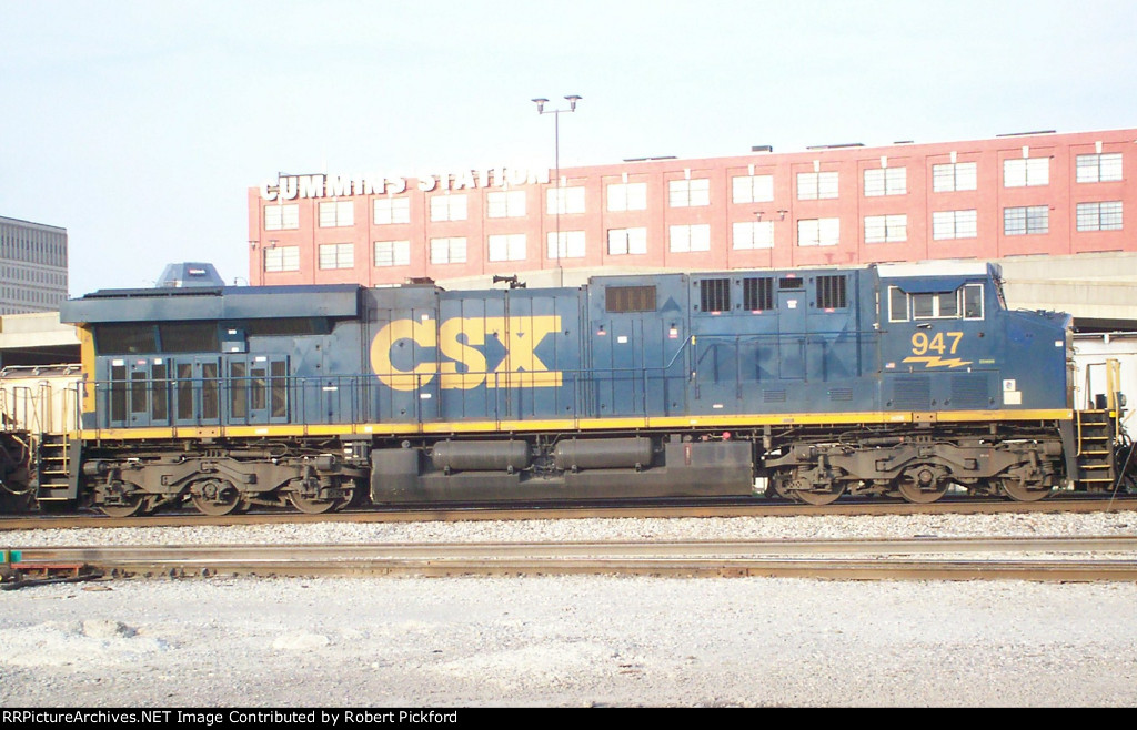 CSX 947 (ES44AC)