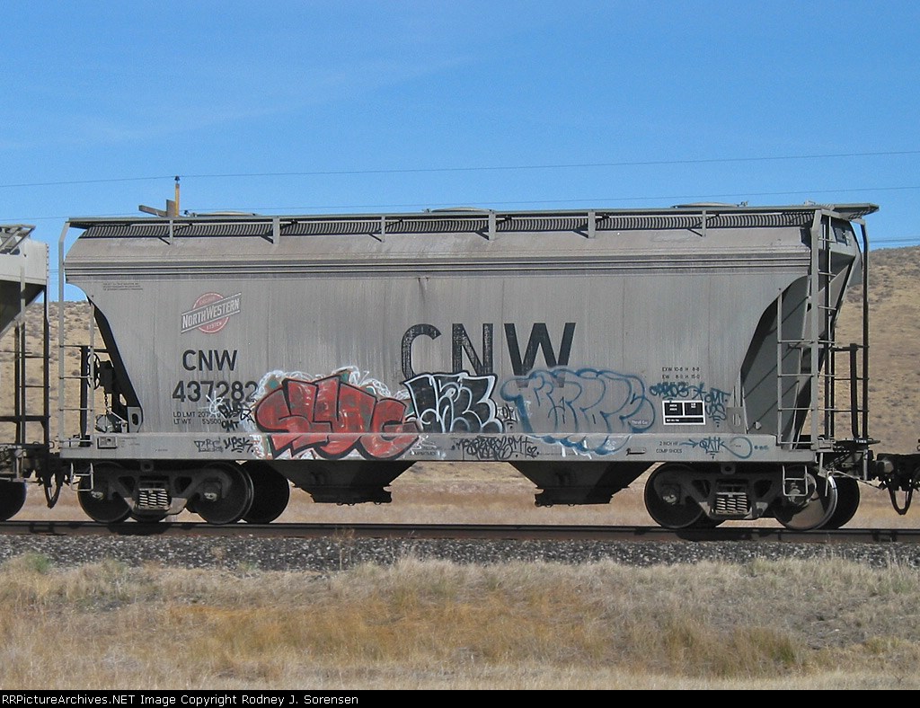 CNW 437282