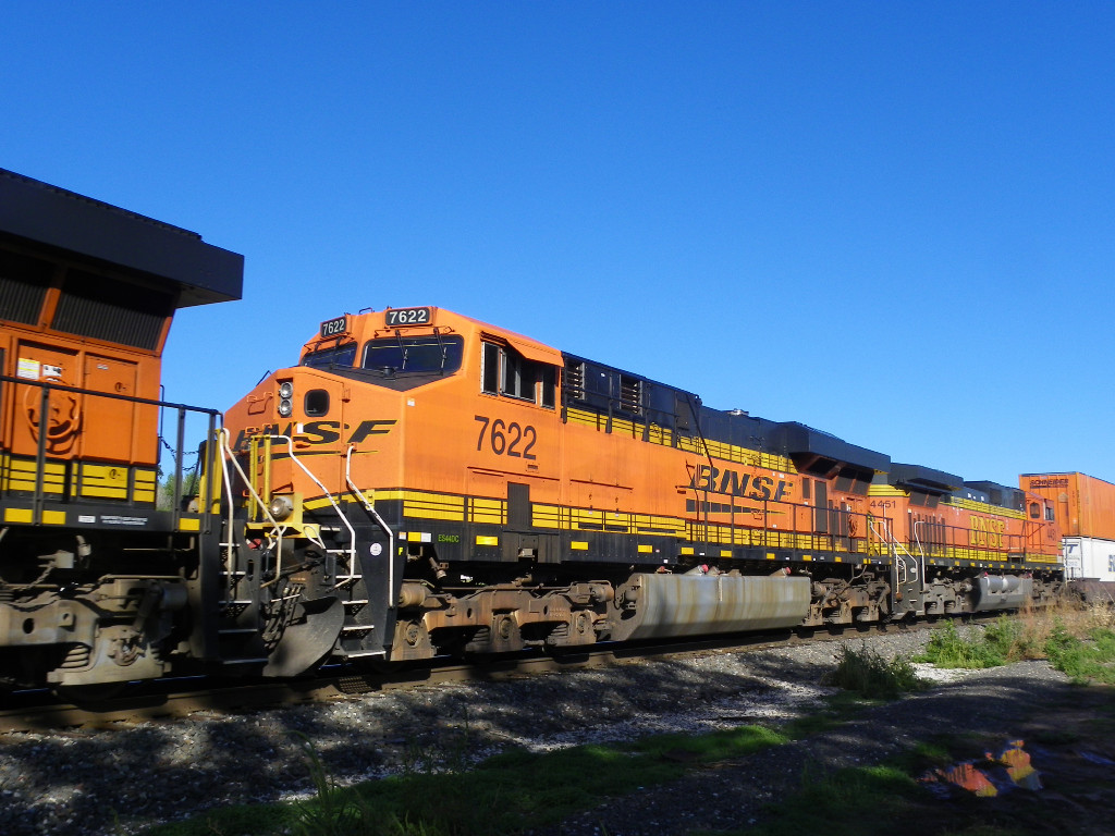 BNSF ES44DC 7622