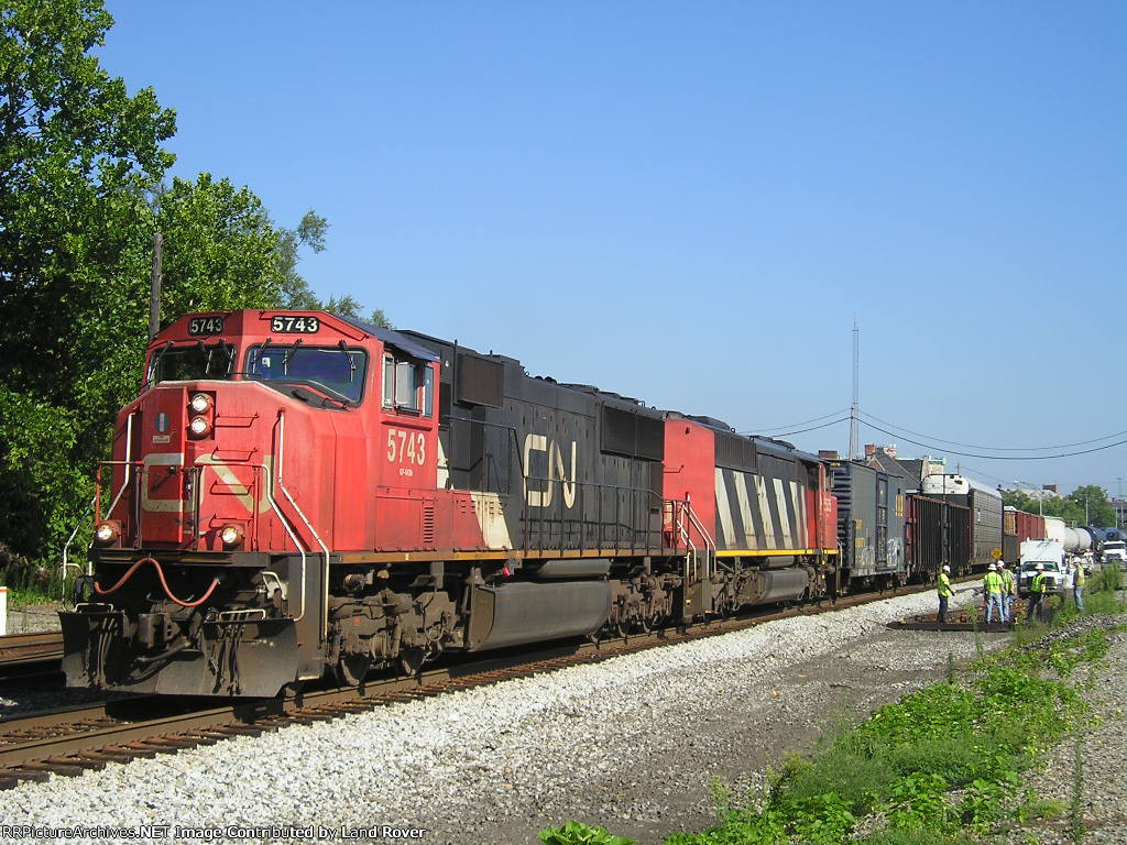 CN 5743 On CSX Q 501