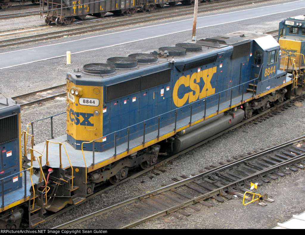 CSXT EMD SD40-2 8844
