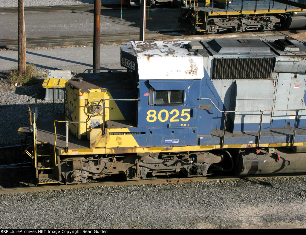 CSXT EMD SD40-2 8025