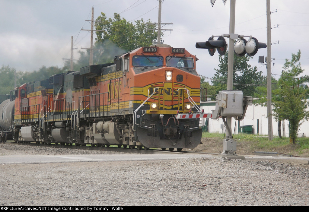 BNSF 4410 Leads an Eastbound Manifest