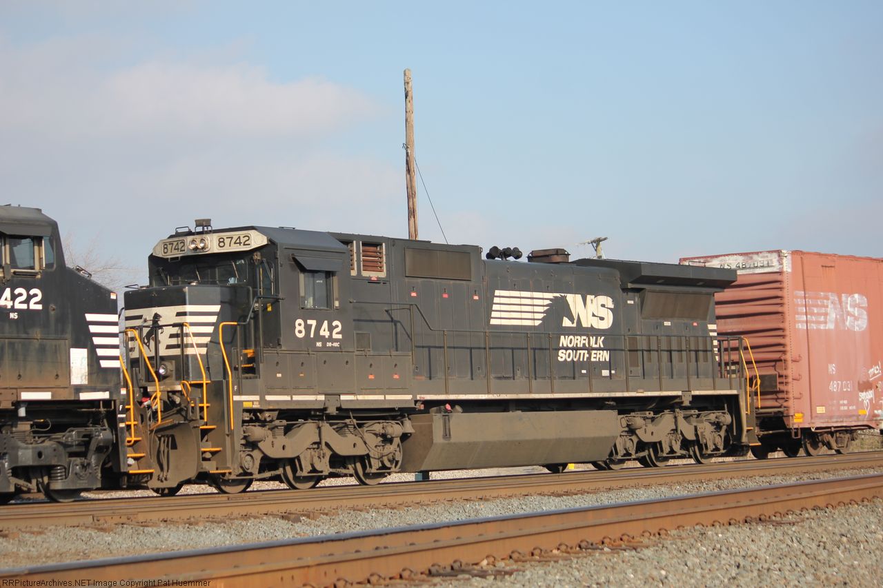 NS 8742