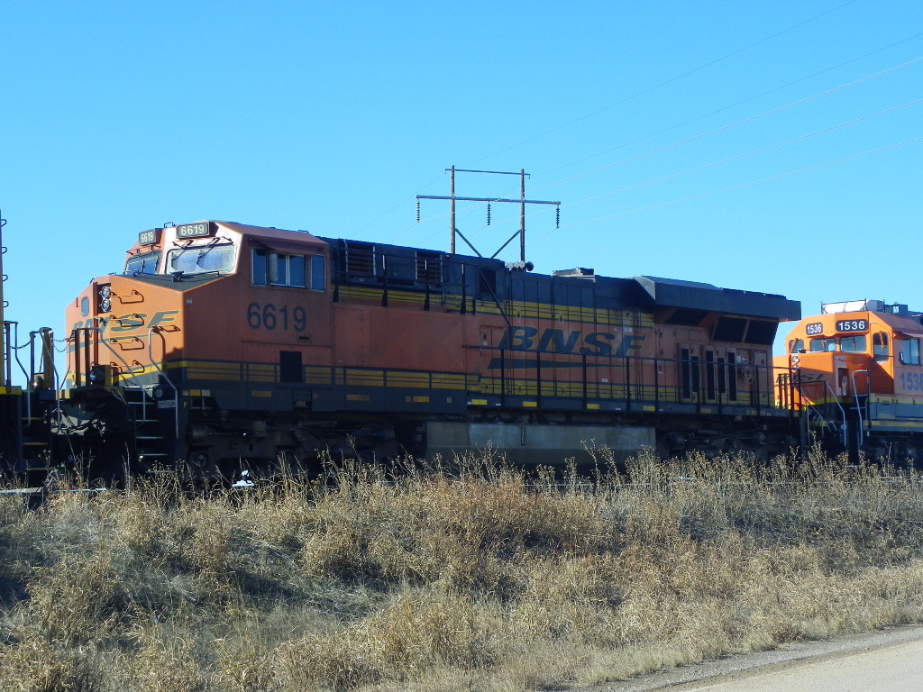 BNSF ES44C4 6619