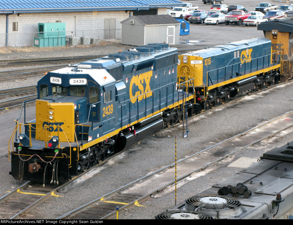 CSXT EMD SD40-2 2439 & Alco/CR MT-6 1015