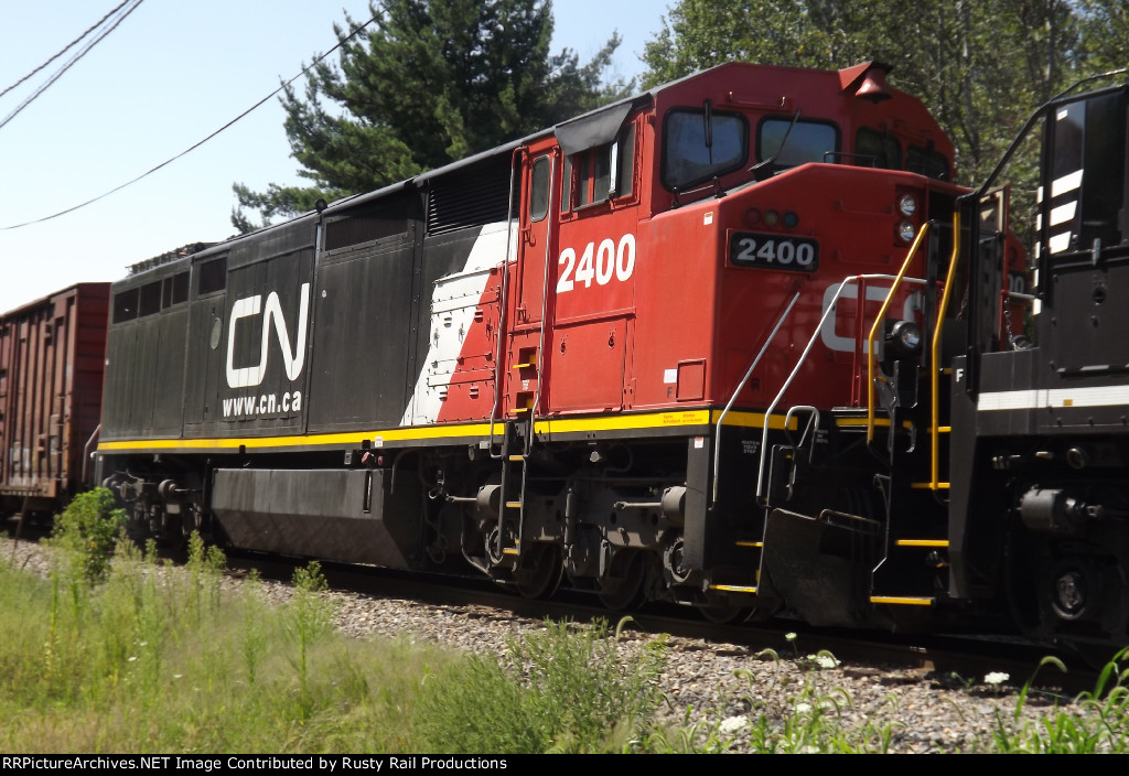 CN 2400 trailing on the NS 931