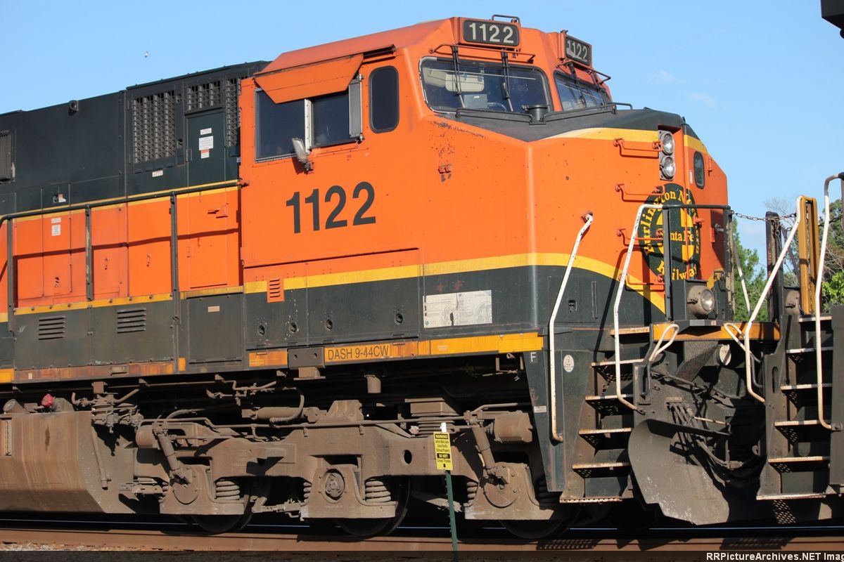 BNSF 1122