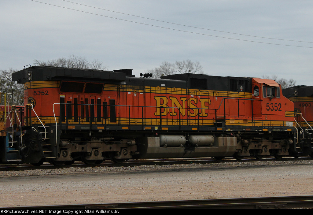BNSF 5352