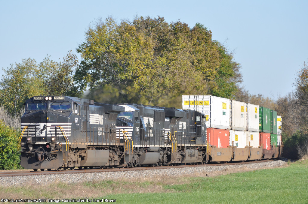 NS 9571 On NS 215 Eastbound
