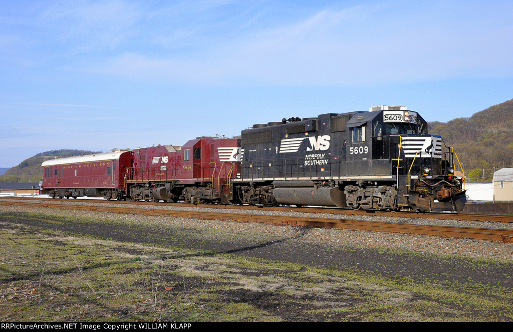 NS 904 Research train with NS 5609