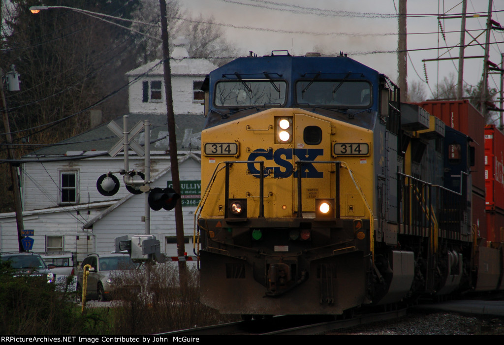 CSX 314 leads an Intermodal train at CP26