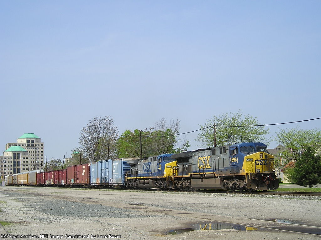 CSXT 696 On CSX Q 231