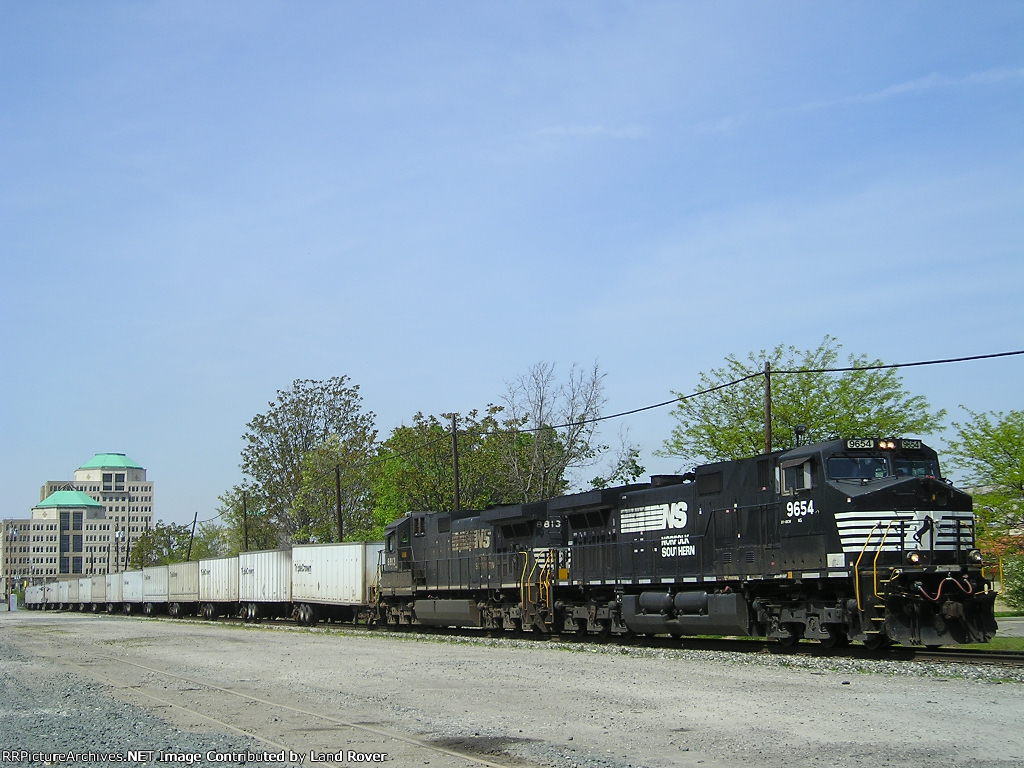 NS 9654 On NS 251 Eastbound