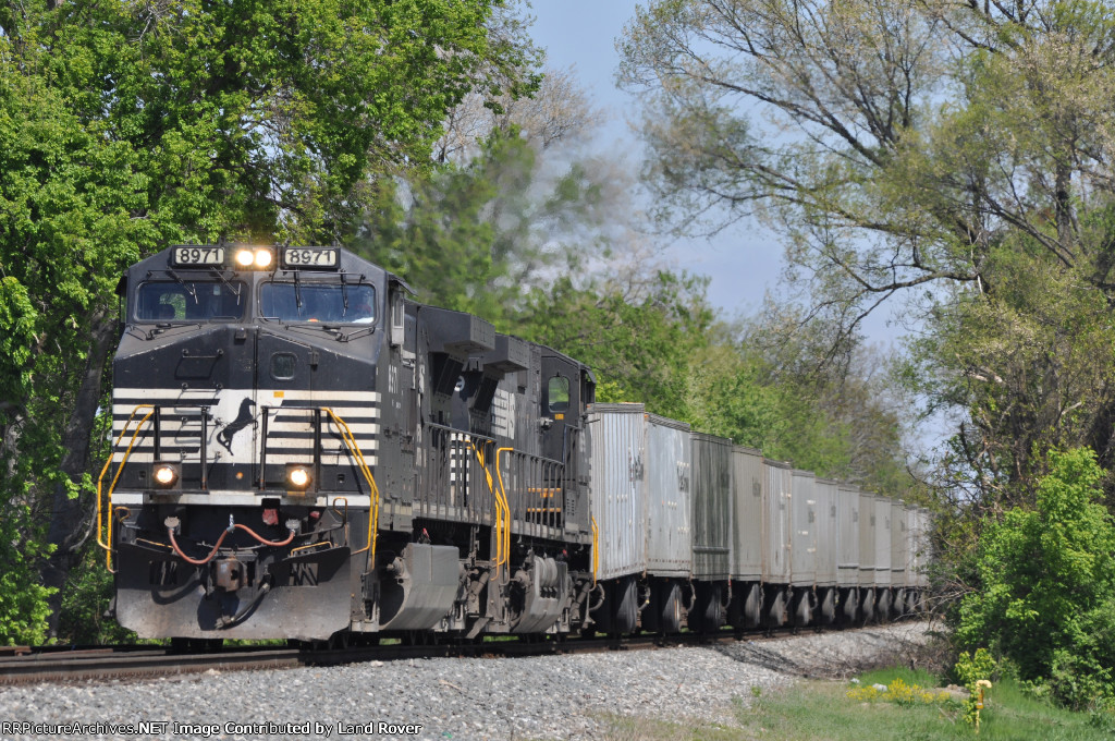 NS 8971 On NS 251 Eastbound