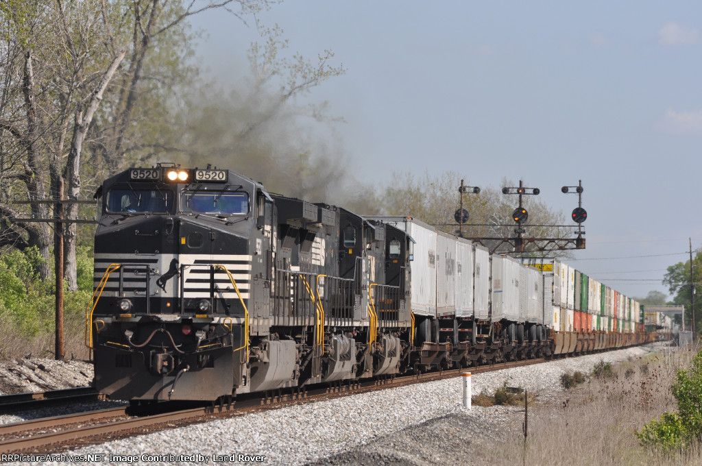 NS!9520 On NS 216 Northbound