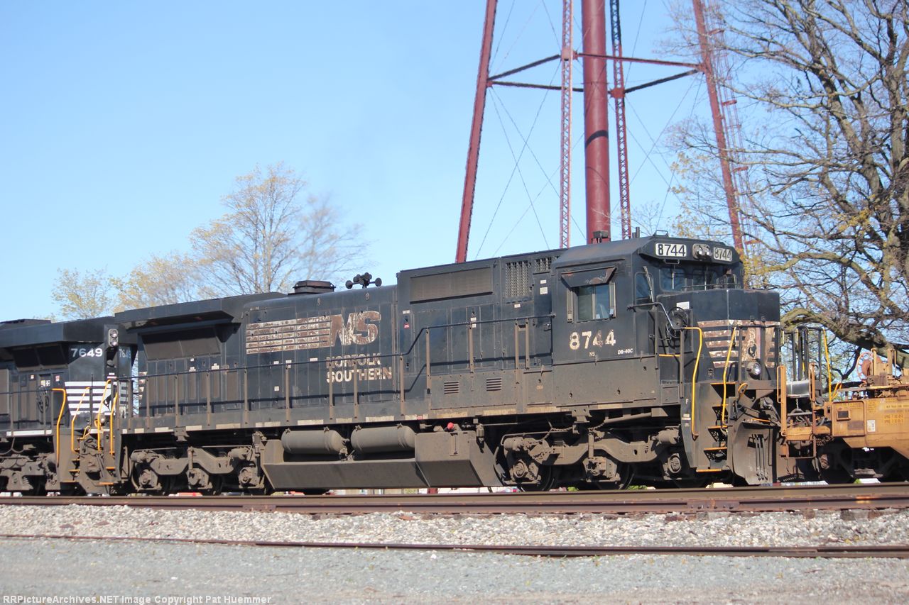 NS 8744