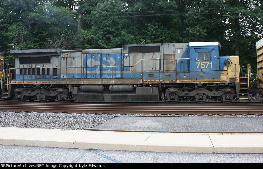 CSX C40-8 #7571 on Q300-30