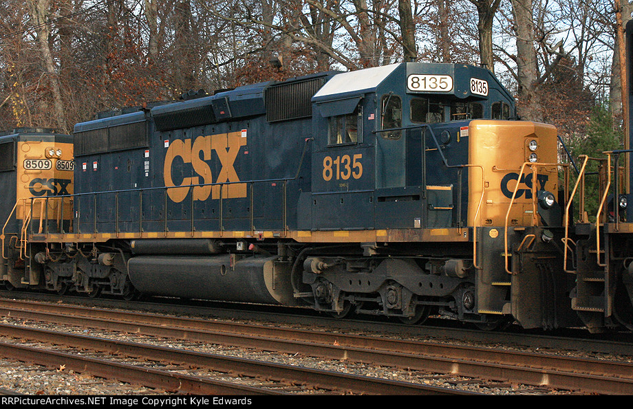CSX SD40-2 #8135 on Q300-25