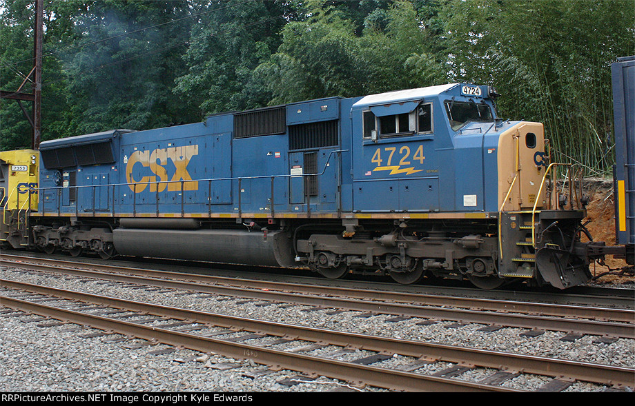 CSX SD70MAC #4724 on Q418-19