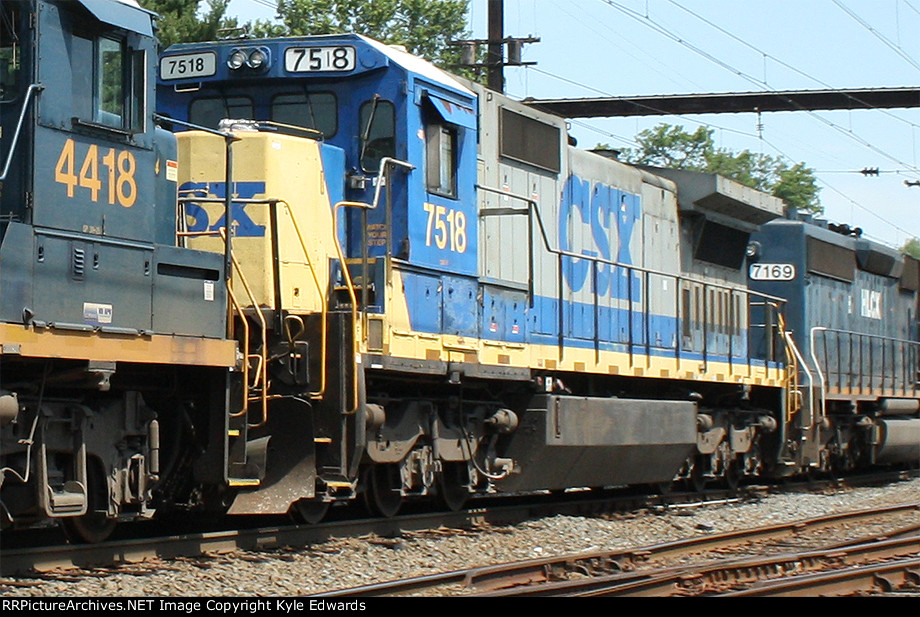 CSX C40-8 #7518 on Q418-03