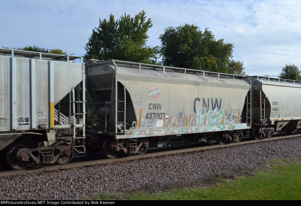 CNW 437007
