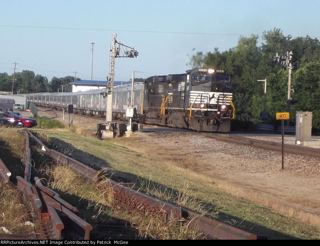 RBBB Circus Train Into Town