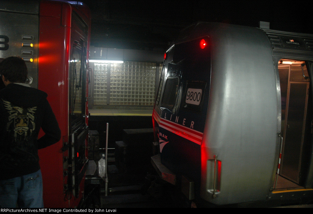 MNR M8 & Metroliner Conference Car