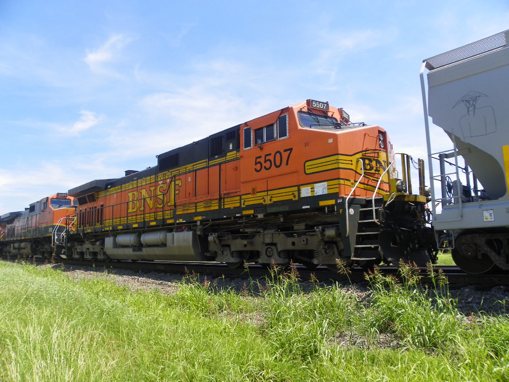 BNSF C44-9W 5507