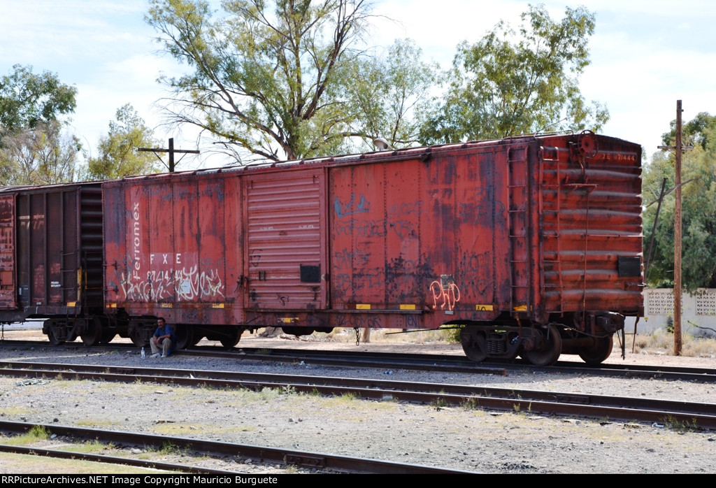 FXE Box car with graffiti