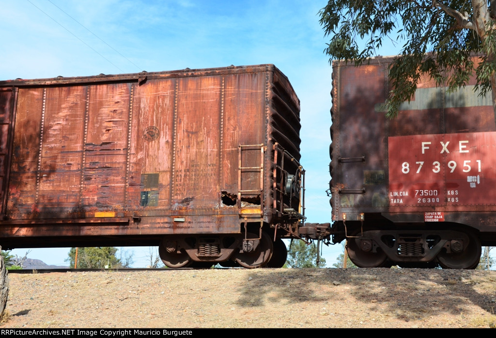 FXE Box car ex NdeM rusted