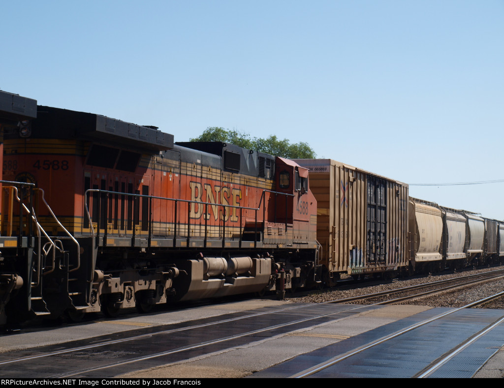 BNSF 4588