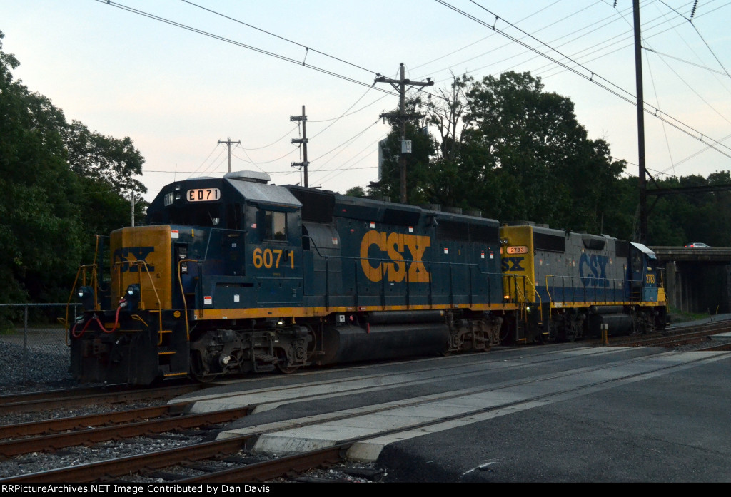CSX C764-19 moves into Woodbourne Yard