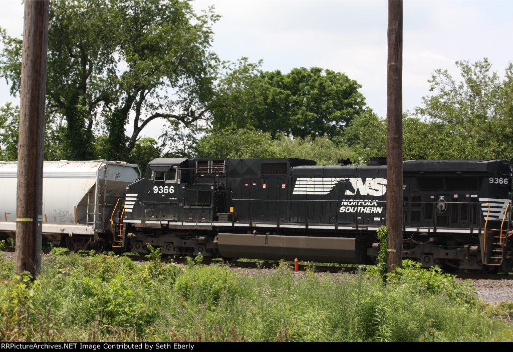 NS 9366 AEX 5886 on 16T