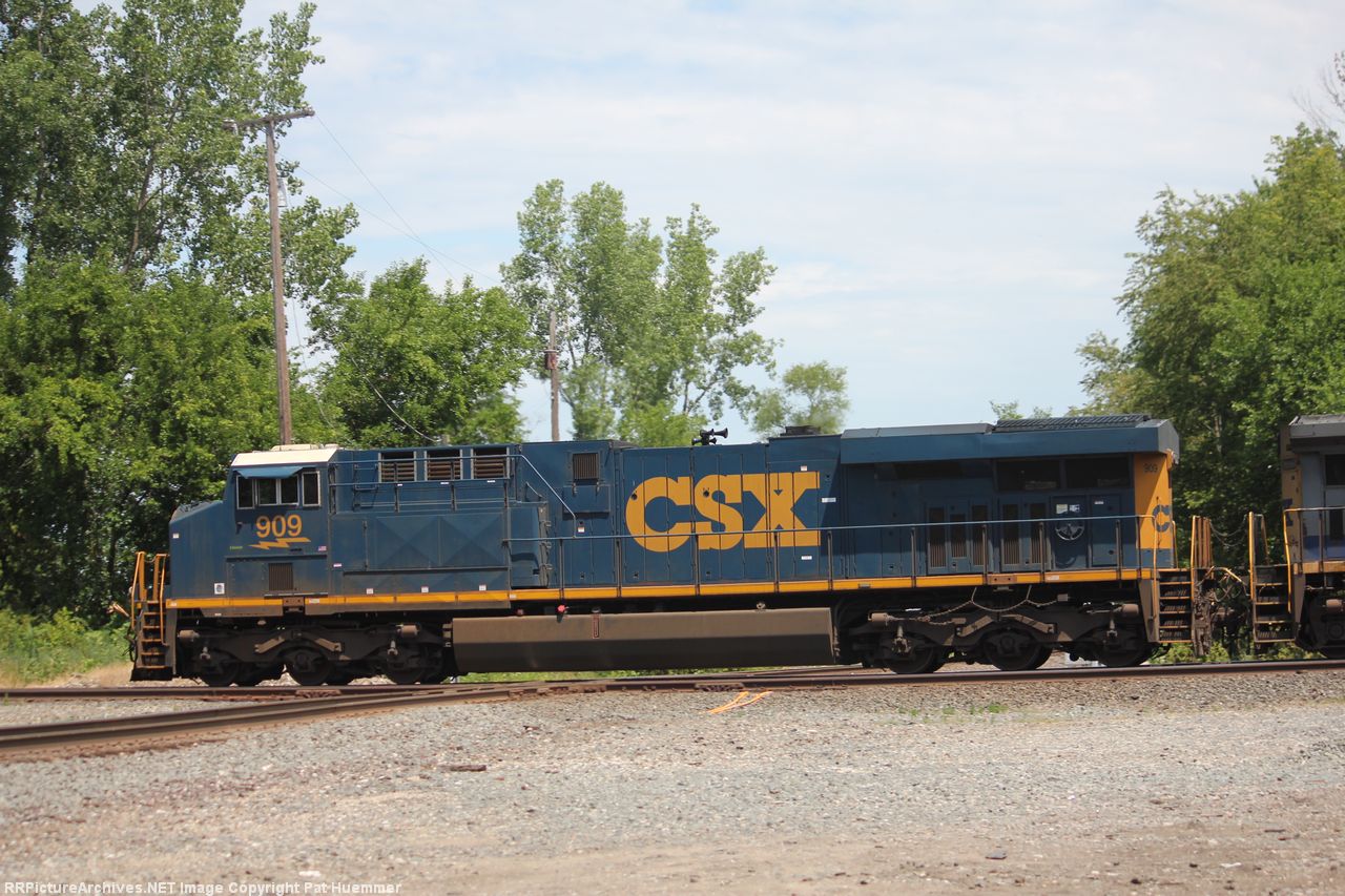 CSX 909