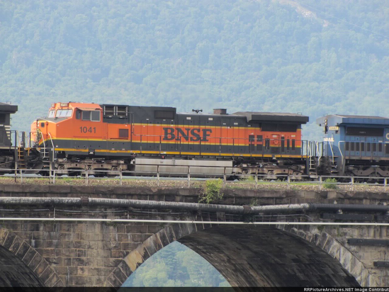 BNSF 1041