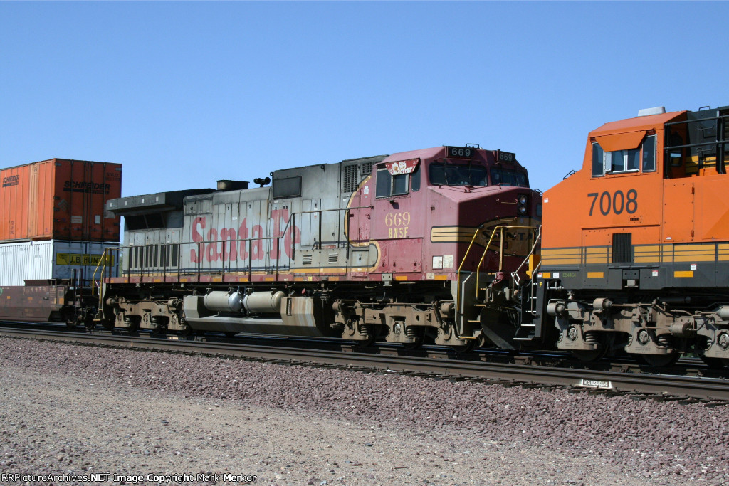 BNSF 669