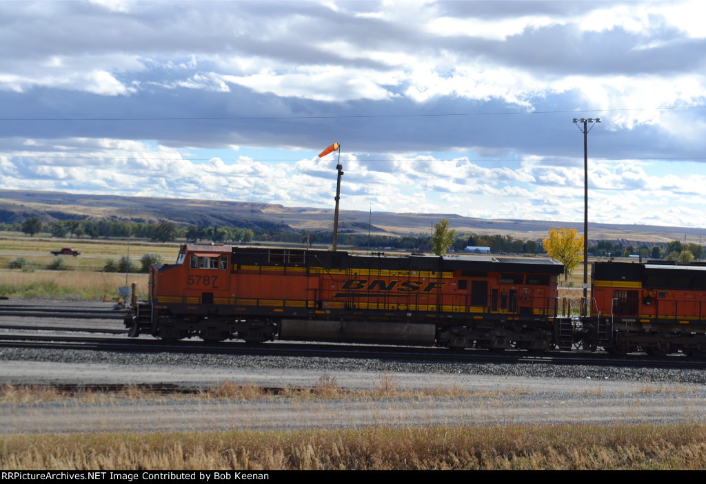 BNSF 5787